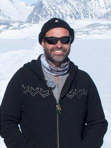 Guernsey explorer sets sights on Kalahari desert - BBC News