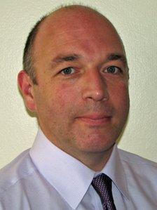 St Edmundsbury and Forest Heath appoint chief executive - BBC News