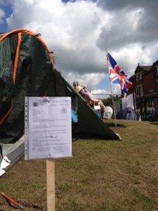 Leek roundabout: Why did protestors try so hard to save it? - BBC News