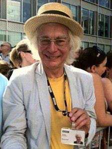 Olympic torch: BBC greets flame and Sir Bruce Forsyth - BBC News