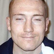 Robber Keith Cockerton absconds from Kent prison - BBC News