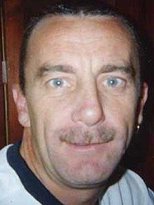 David Neill murder: Police revisit scene of fatal stabbing - BBC News