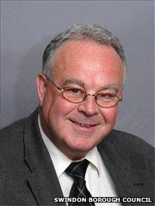 John Short is UKIP Wiltshire police commissioner candidate - BBC News