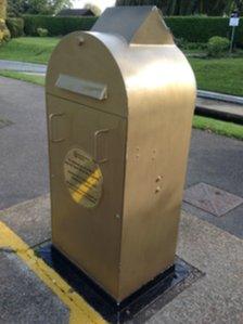 Olympic gold locks at Eton Dorney on River Thames - BBC News