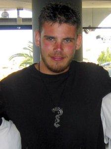 Marc Williams death: Reward to find hit-and-run driver - BBC News