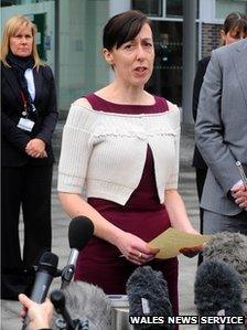 Catherine Gowing memorial service for murdered vet - BBC News