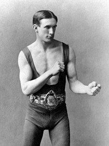 Boxing champion Johnny Basham's Lonsdale belt auctioned - BBC News