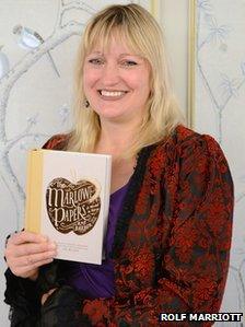 Ros Barber faced 'hostility' over The Marlowe Papers - BBC News