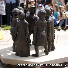 Hurstpierpoint village fair marks 700th anniversary - BBC News