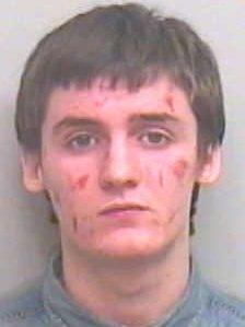 Westcliff stabbing: Teenager sought by police - BBC News