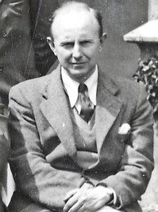 Bletchley Park code breaker Frank Newte honoured - BBC News