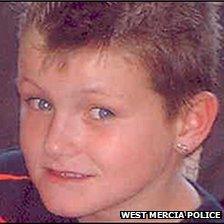 Public memorial to Redditch boy Ellis Smith vandalised - BBC News