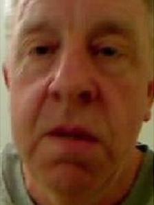 Alan Giles: Police plea for absconded murderer to return - BBC News