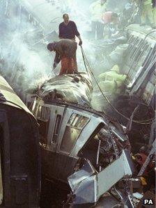 Clapham rail disaster: Ex-firefighter remembers train crash - BBC News