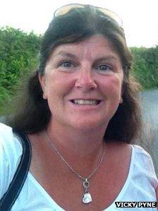 Alice Pyne's mother to be reunited with lost necklace - BBC News