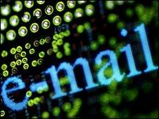 Googlemail to become Gmail in UK - BBC News