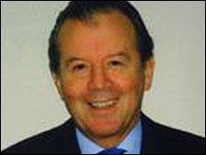 Chris Robertshaw wins Douglas East by-election - BBC News