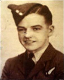 Family remember WWII airman's burning plane escape - BBC News