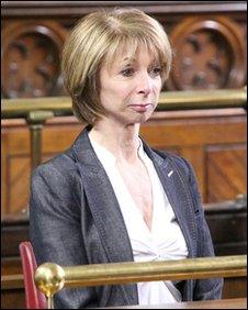 Coronation Street to show two Gail verdicts online - BBC News