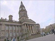 Bolton Council agrees to cut hundreds of jobs - BBC News