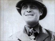 Pain of capture at St Valery-en-Caux recalled - BBC News