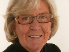 Berkshire woman honoured for 52-year nursing devotion - BBC News