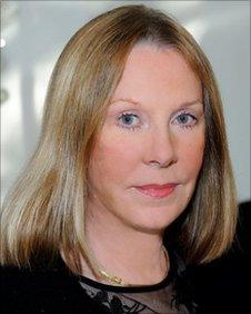 The price of finding love: How much would you pay? - BBC News