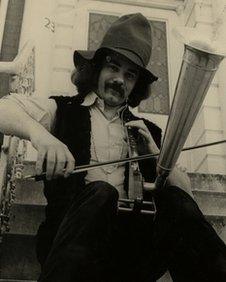 John Peel's The Space online record collection goes live - BBC News