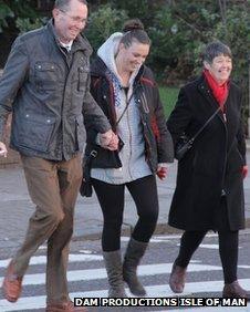 Katherine Crowe: Terminally ill singer bids for Christmas number one ...