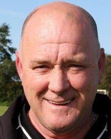 Tributes paid to M6 crash driver Alan Walmsley - BBC News