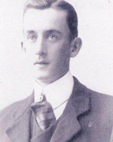 Shepway war memorial family stories to mark WWI centenary - BBC News