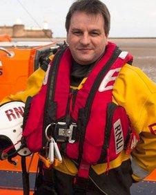 Hovercraft hopes for Rhyl, Llandudno, Liverpool and Blackpool - BBC News