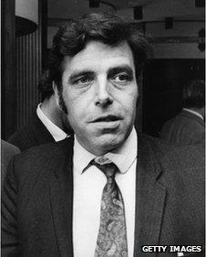 Clydebank theatre event celebrates legacy of Jimmy Reid - BBC News