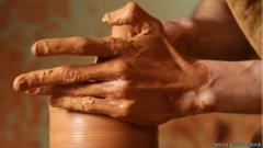 ¿Por qué hay gente que come barro? - BBC News Mundo