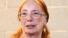 Community singing 'improves mental health and helps recovery' - BBC News