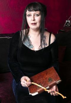 Halloween 2018: The witches who'll be doing 'spell work' tonight - BBC News