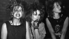 Spiders in Hull: Music venue photos display a 'rare gem' - BBC News