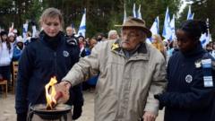 Last Treblinka death camp survivor Samuel Willenberg dies - BBC News