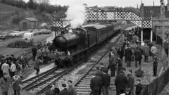 Severn Valley Railway marks 10 years since floods - BBC News