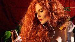 Coronavirus: Artist adds Queen in face mask to collection - BBC News