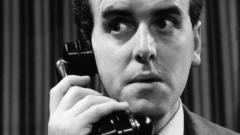 George Cole: Star of Minder dies at 90 - BBC News