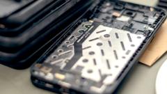 The mobile phones you can take apart and repair yourself - BBC News