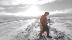 Army captain is first Briton to cross Antarctica solo - BBC News