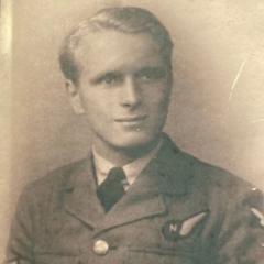 World War Two bomber navigator celebrates 100th birthday - BBC News