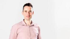 Carmakers compete to keep you entertained - BBC News