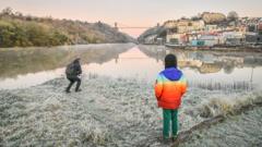 In pictures: Winter scenes from around UK - BBC News