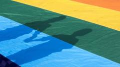 'Saya tak pernah bahagia': kisah kaum LGBT yang dipaksa menikah - BBC ...