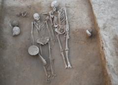 Harappa grave of ancient 'couple' reveals secrets - BBC News