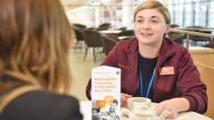 'Happy to Chat' benches: The woman getting strangers to talk - BBC News