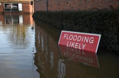 In Pictures: Flood-hit areas in the Midlands - BBC News